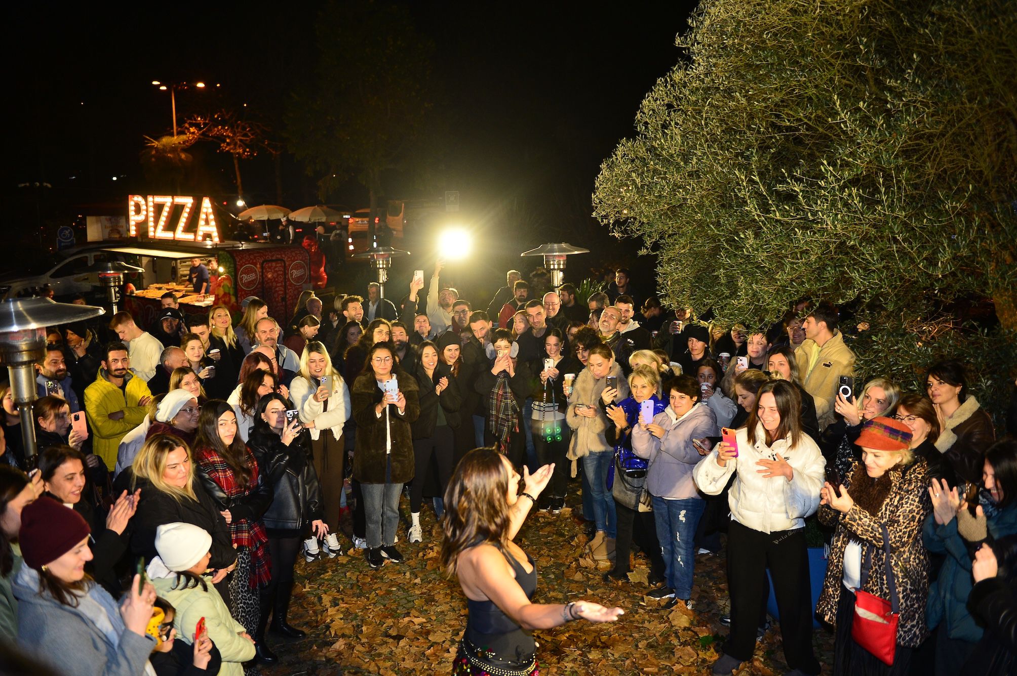 Acarkent Coliseum’da Sonbaharın Büyüsü ve Asena’nın Dans Şovu Buluştu ...